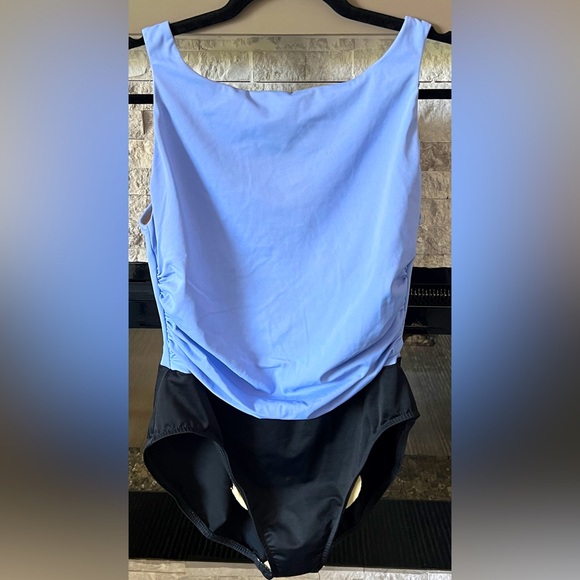 Miraclesuit | Swim | Miraclesuit Size 6 One Piece Slimming Regatta ...